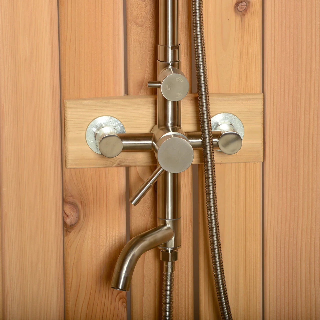 SAUNA EVOLUTION® Curved Rinse Outdoor Shower – Yard Sanctuary